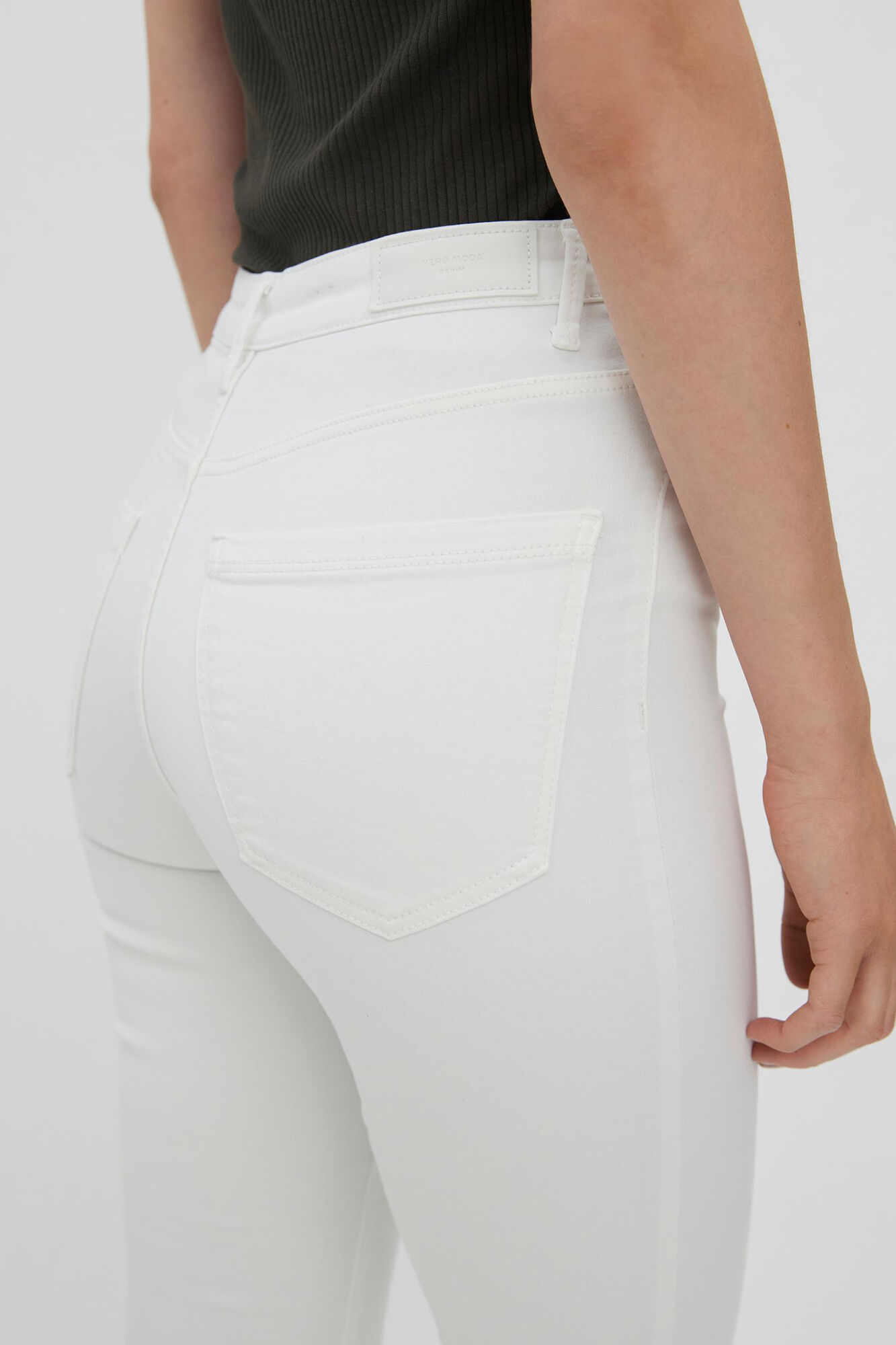 High-rise cigarette fit Sophia jeans | Women's jeans | Cortefiel