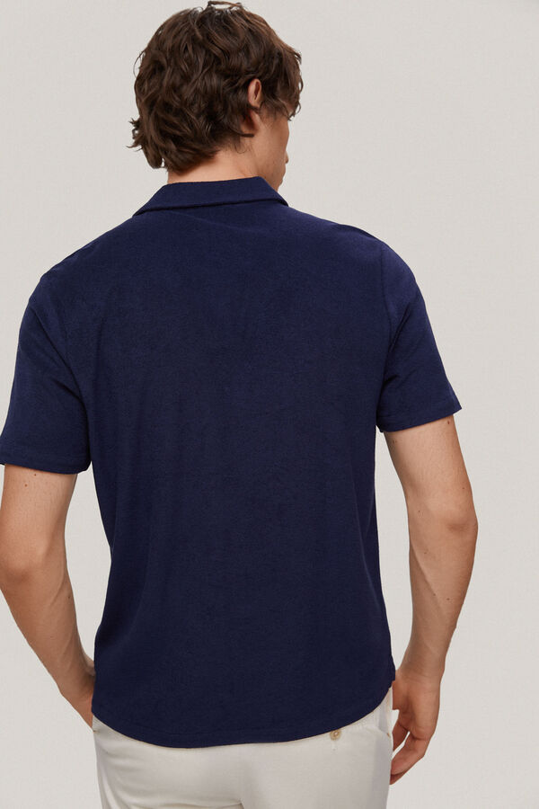 Polo liso rizo cuello abierto | Polos de hombre | Cortefiel