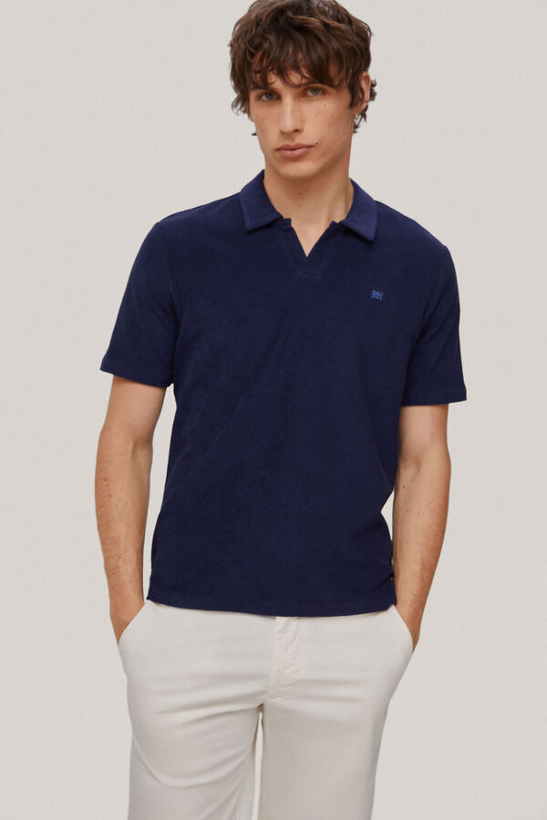 Polo liso rizo cuello abierto | Polos de hombre | Cortefiel