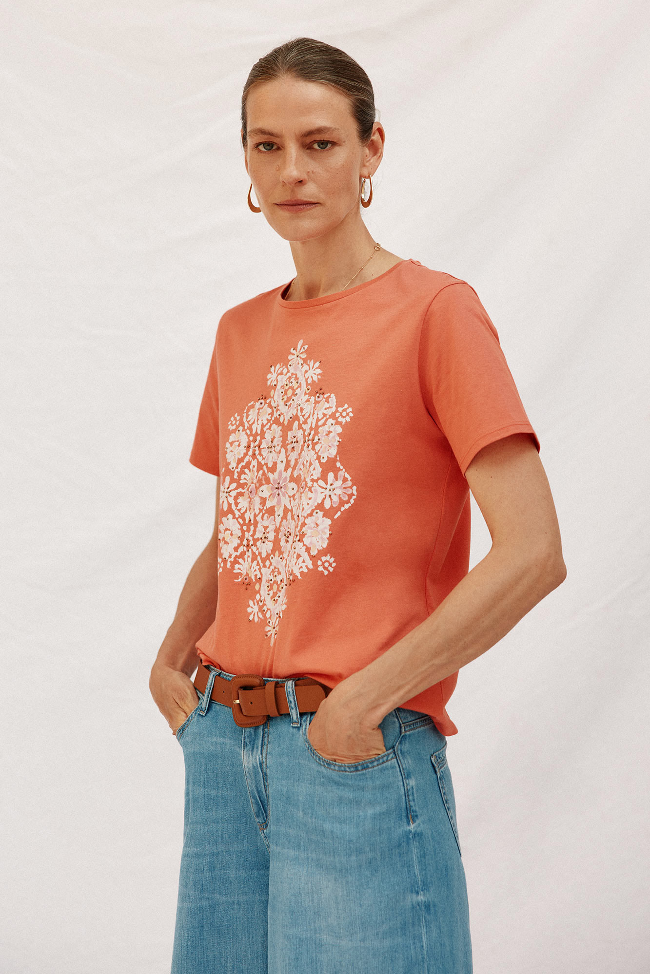 Camiseta com estampado posicional | T-shirts e tops para Mulher | Cortefiel