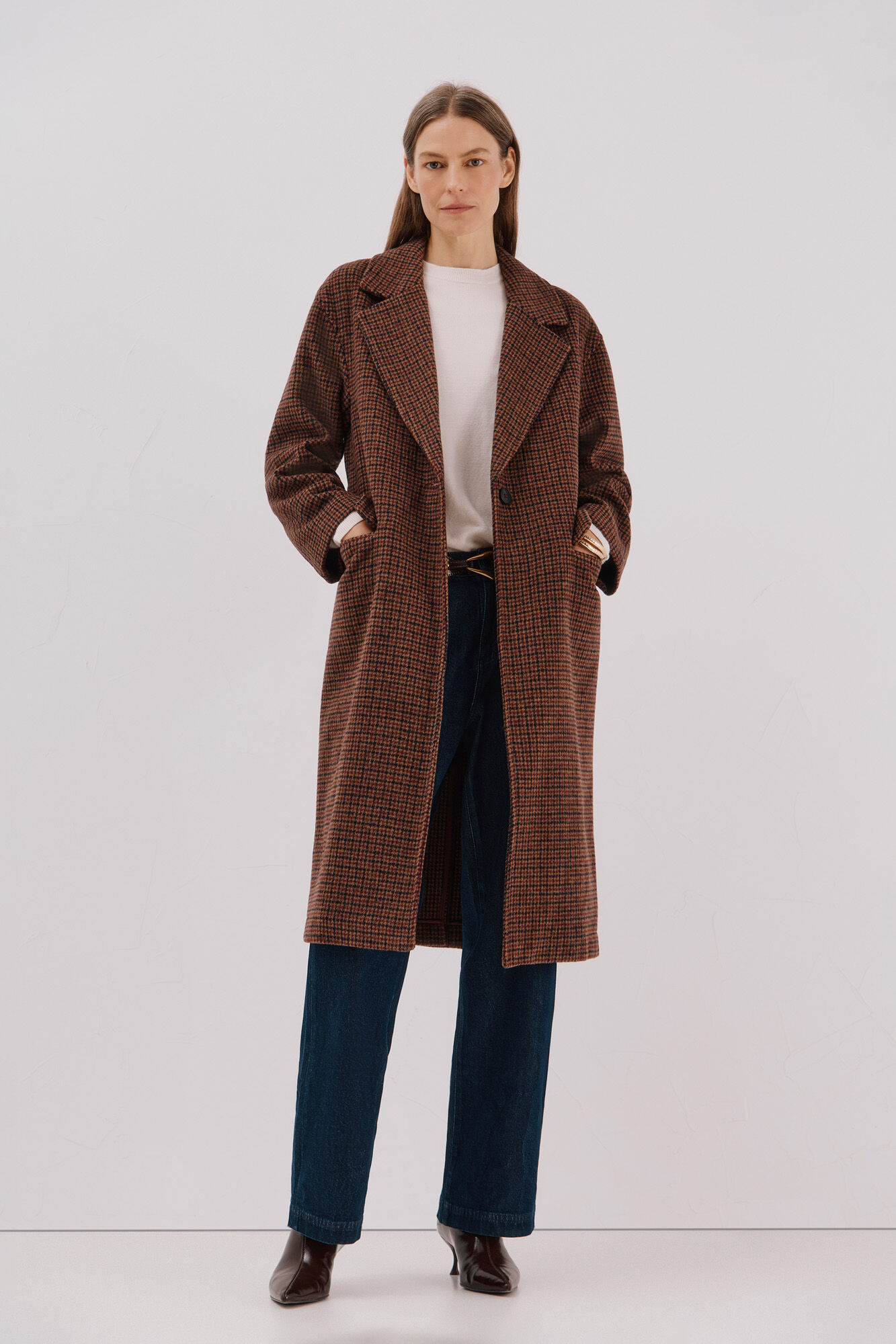 Long coat with flap neck | Women's coats and parkas | Cortefiel