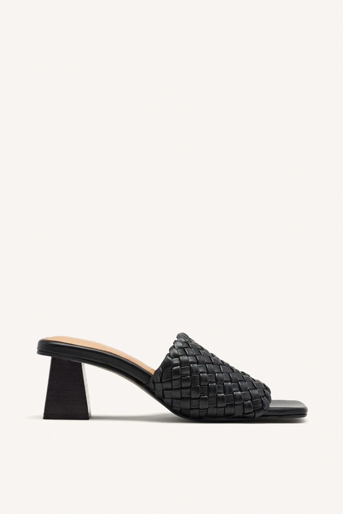 Sandalias mules piel trenzada | Sandalias de mujer | Cortefiel