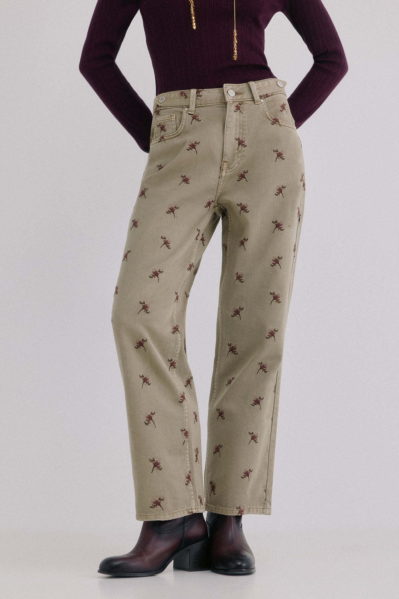 Bettina. Embroidered jeans | Women's jeans | Cortefiel