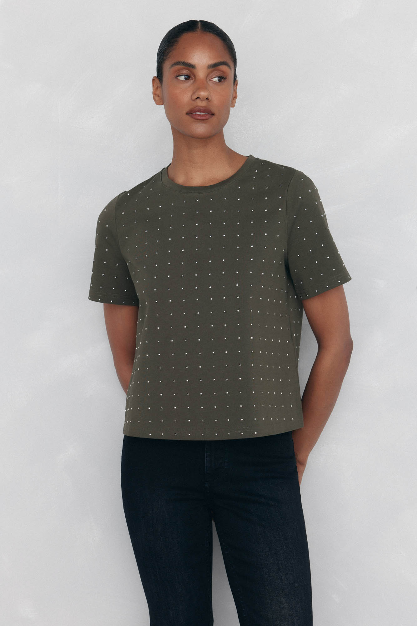 Camiseta mini tachuelas | Tops y camisetas de mujer | Cortefiel