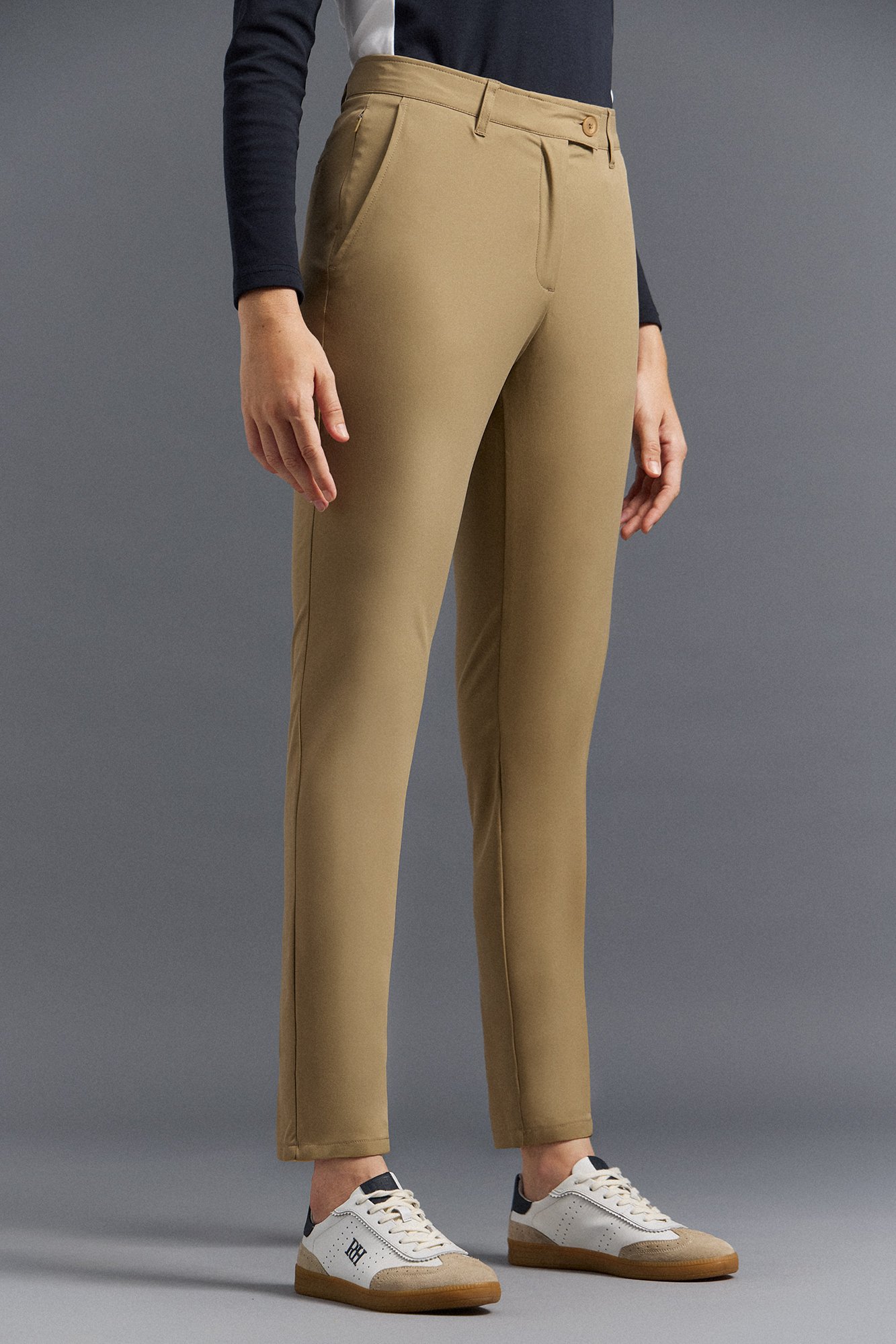 Technical golf chinos pants | Women's trousers | Cortefiel