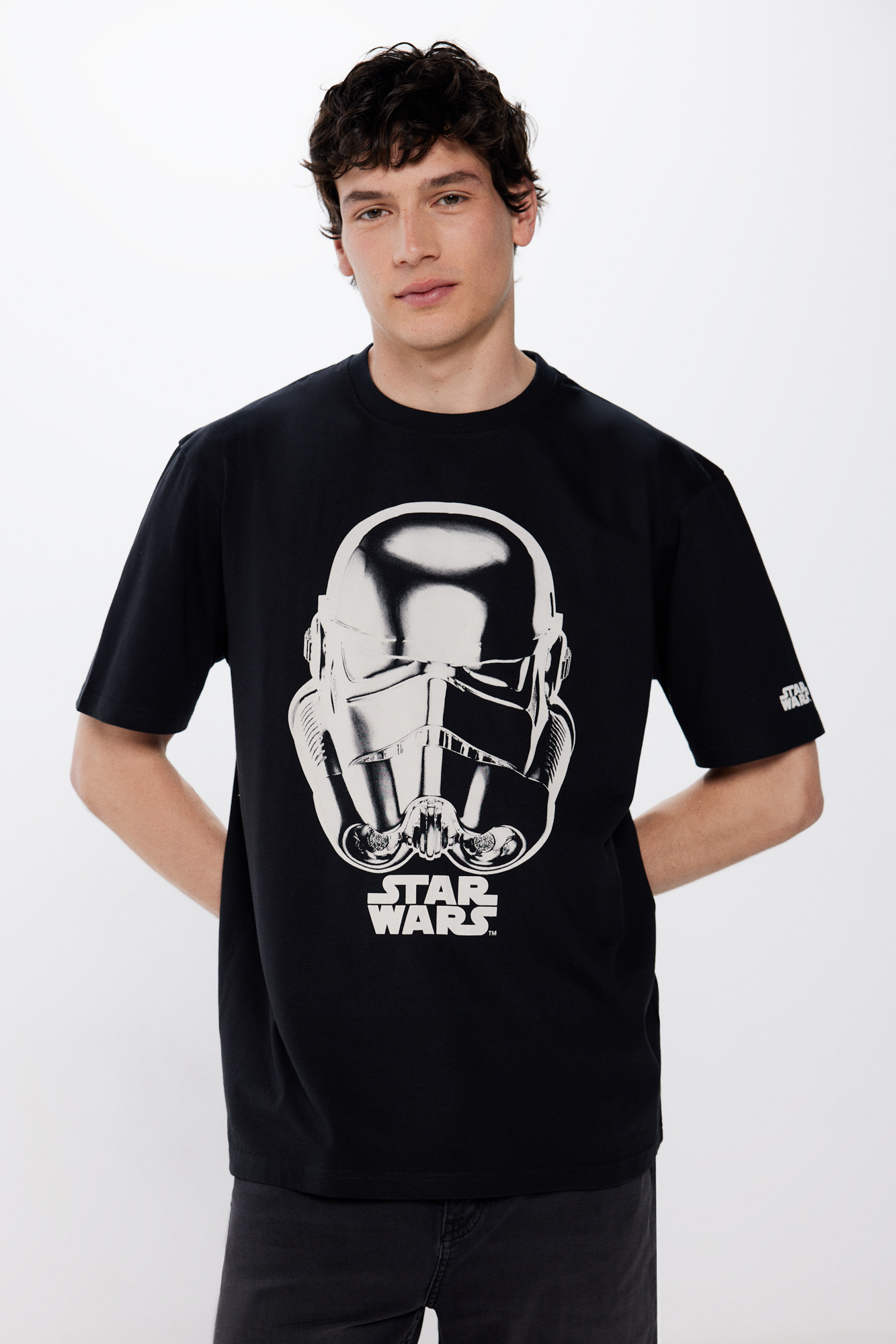 Camisola Stars Wars Helmet | T-shirts de homem | Cortefiel