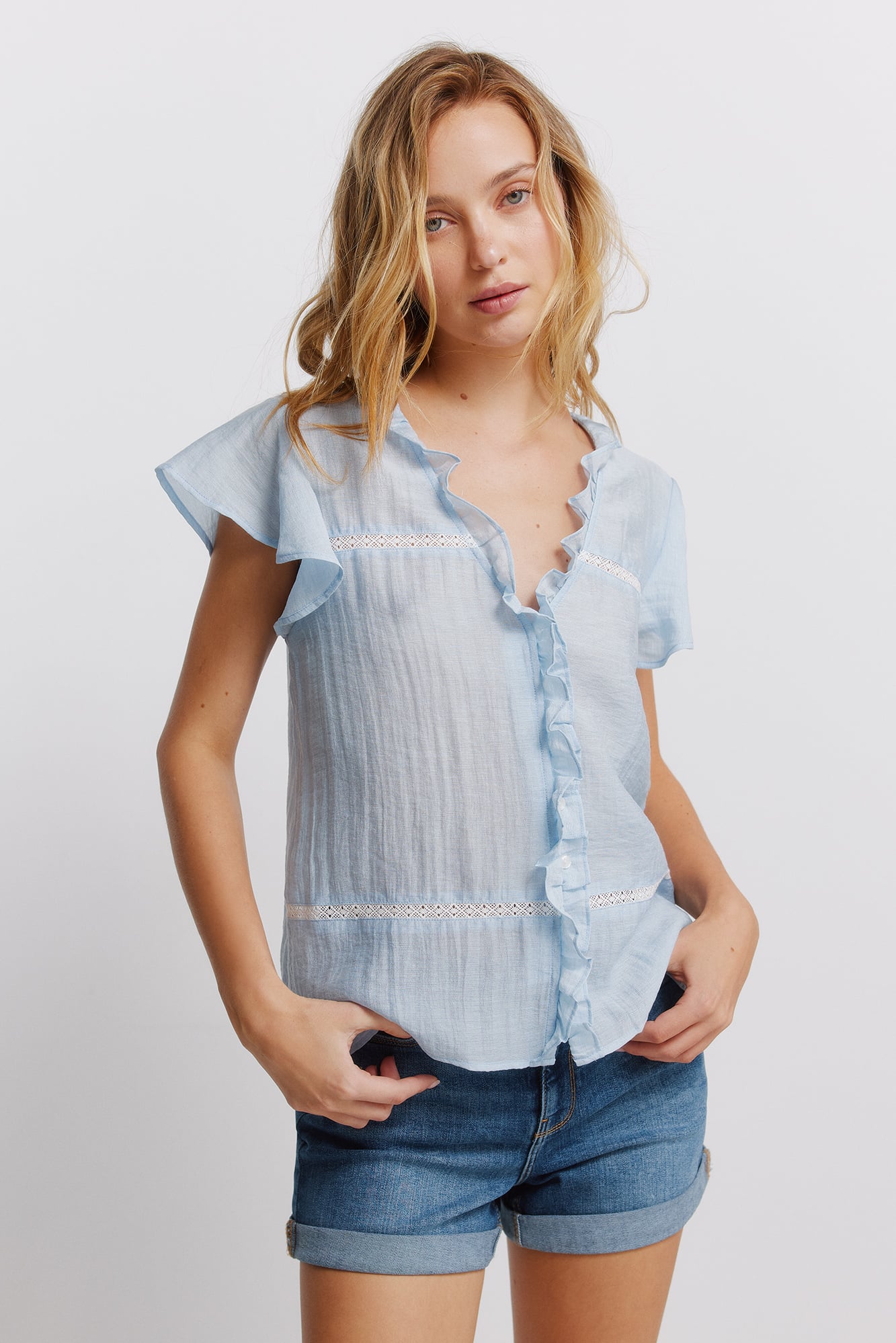Blusa com folho de renda | Blusas e Camisas para Mulher | Cortefiel